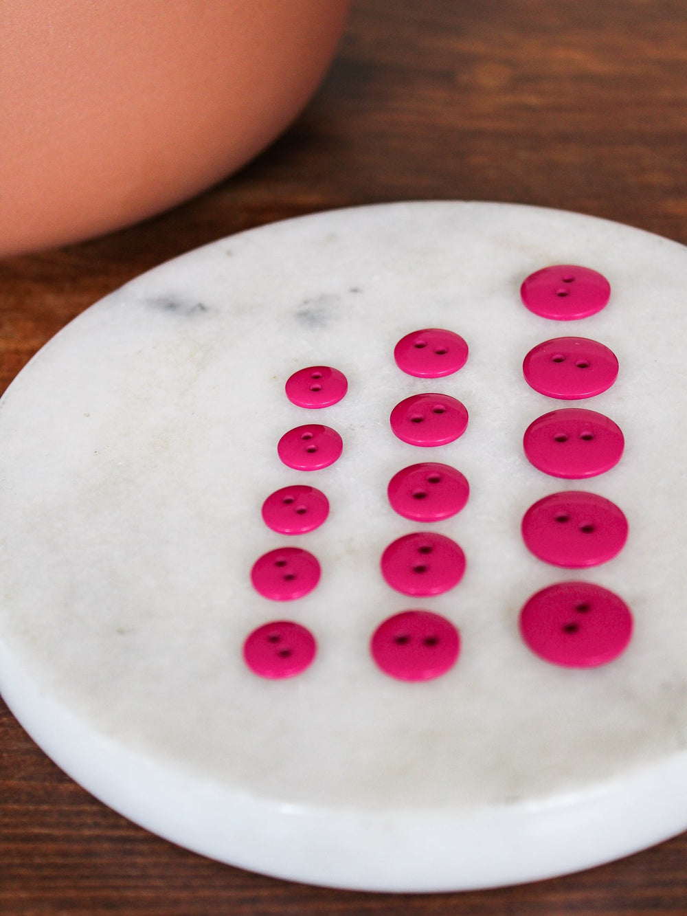 Bouton brillant 2 trous - Fuchsia | Joli Lab